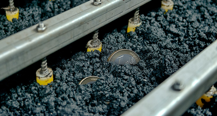 Klinkende munt in slib en as - SNB